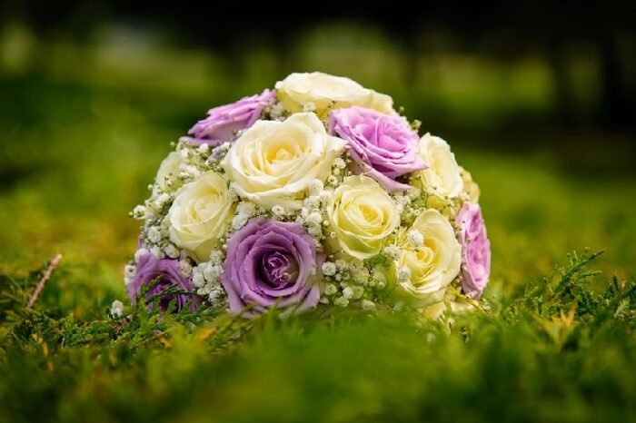 Hand Bouquet Wedding Mawar, Ini Makna dan Idenya